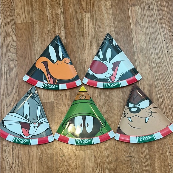 Warner Bros. | Dining | Warner Bros Party Pizza Plates Set | Poshmark